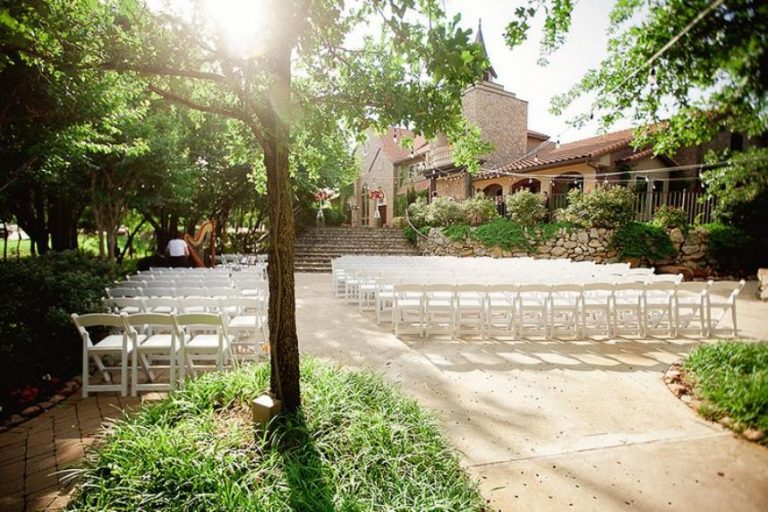 DFW Wedding Venues with Scenic Outdoor Spaces